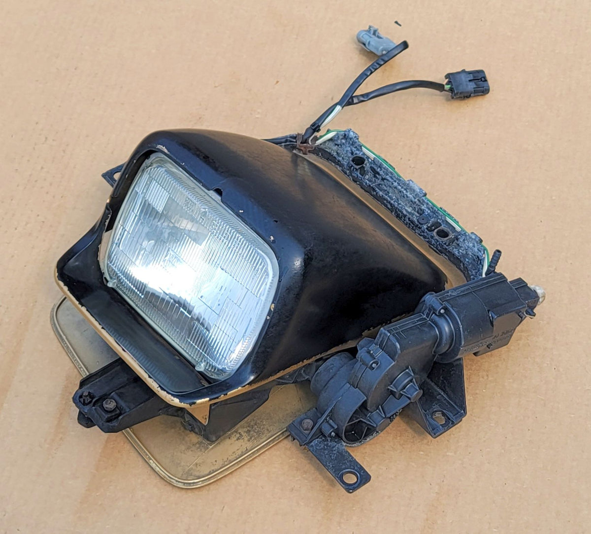 1984-1987 CORVETTE C4 PASSENGER HEADLIGHT ASSEMBLY COMPLETE GOOD WORKI ...