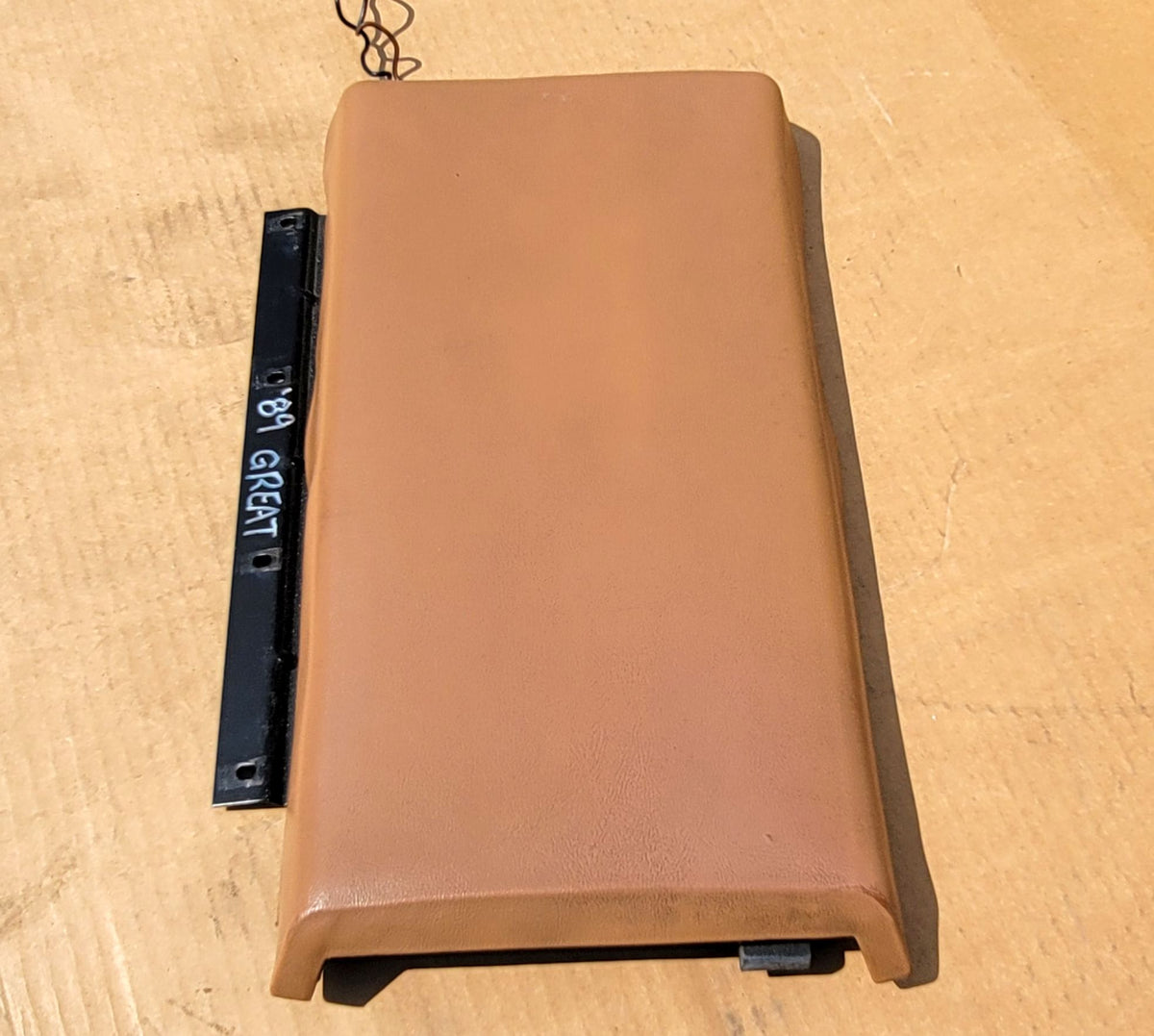 1984-1989 CORVETTE C4 COGNAC / SADDLE CENTER CONSOLE DOOR COMPLETE GC ...