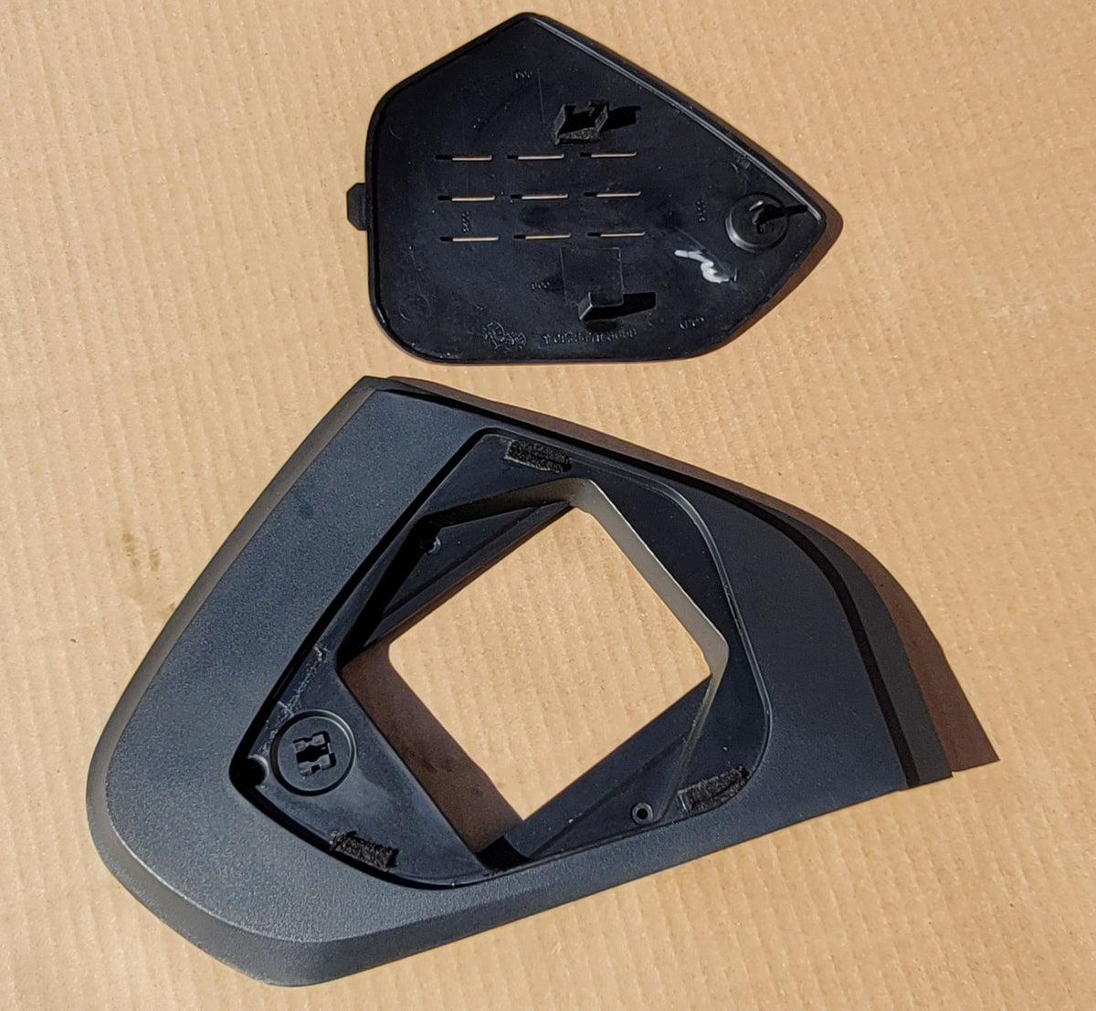 1990-1991 CORVETTE FUSE BOX COVER AND MOUNTING PLATE GREAT CONDITION ...